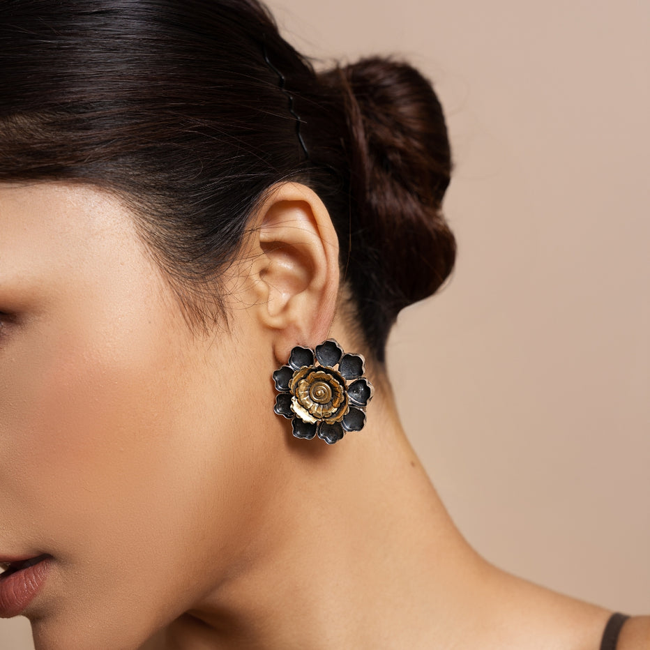 Niovi Black Rose Earrings – Yamoona