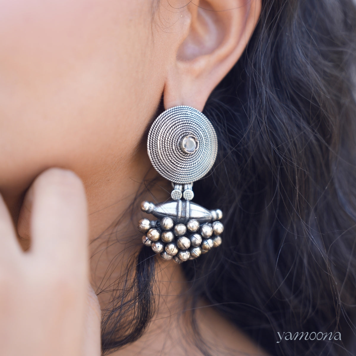 Niovi Abheer Silver Earrings – Yamoona